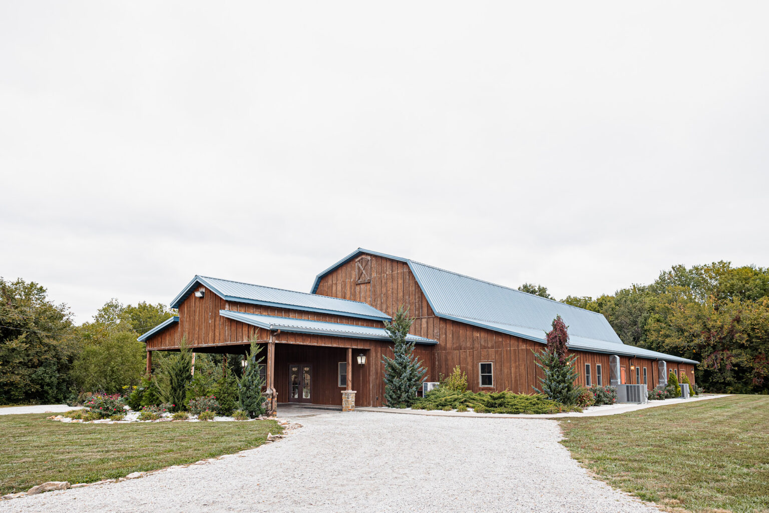 Kyanna & Adrian | The Barn at Timber Cove Wedding | Pittsburg, Kansas ...